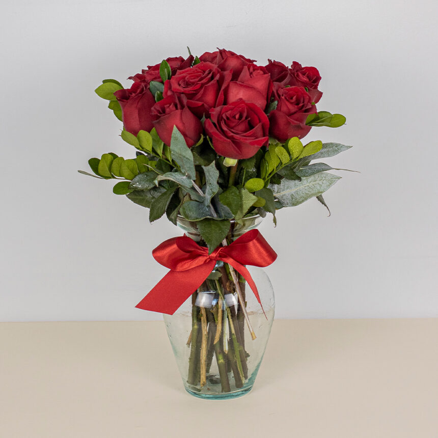 Florero de Vidrio de 12 Rosas – Florería Rosaliz